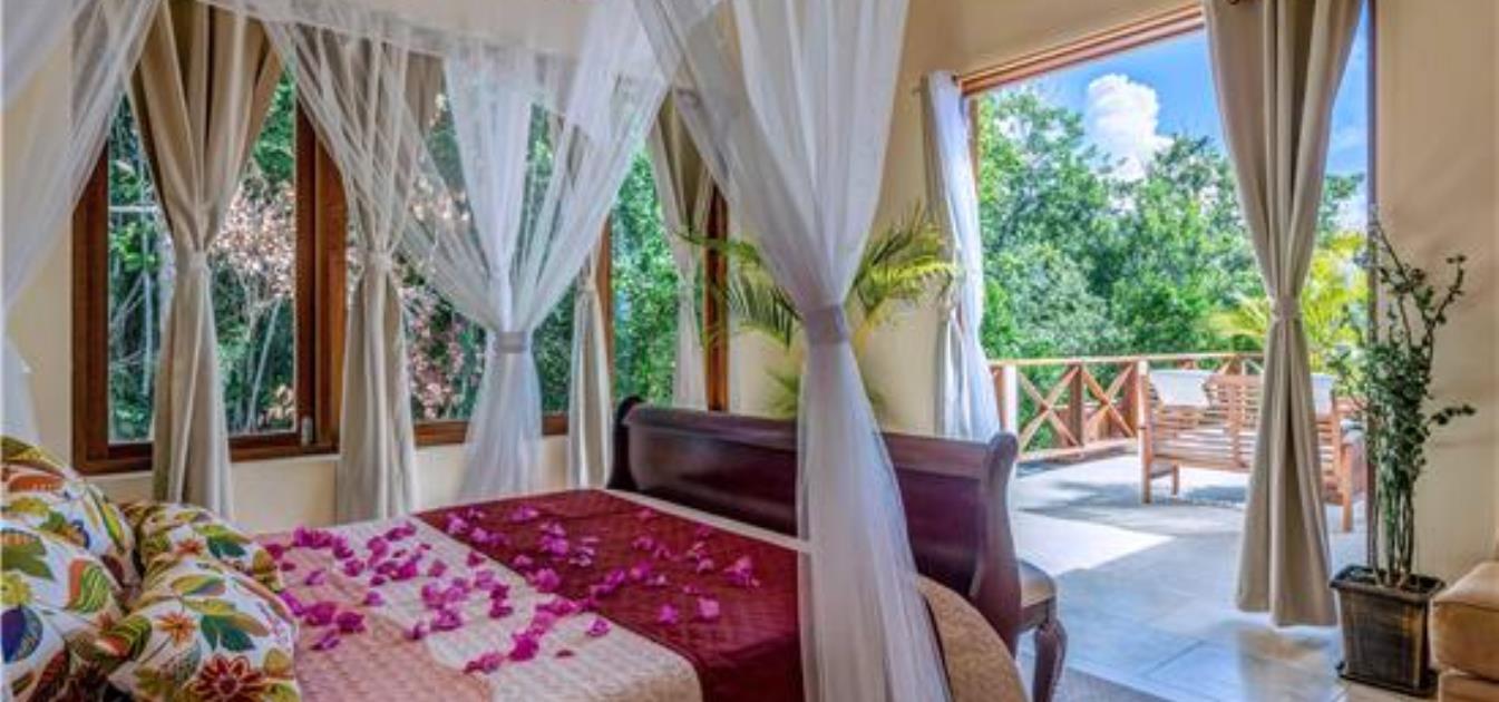 Sadewa Villa for 6 Guests - Villas for Rent - Spring, Bequia, St ...
